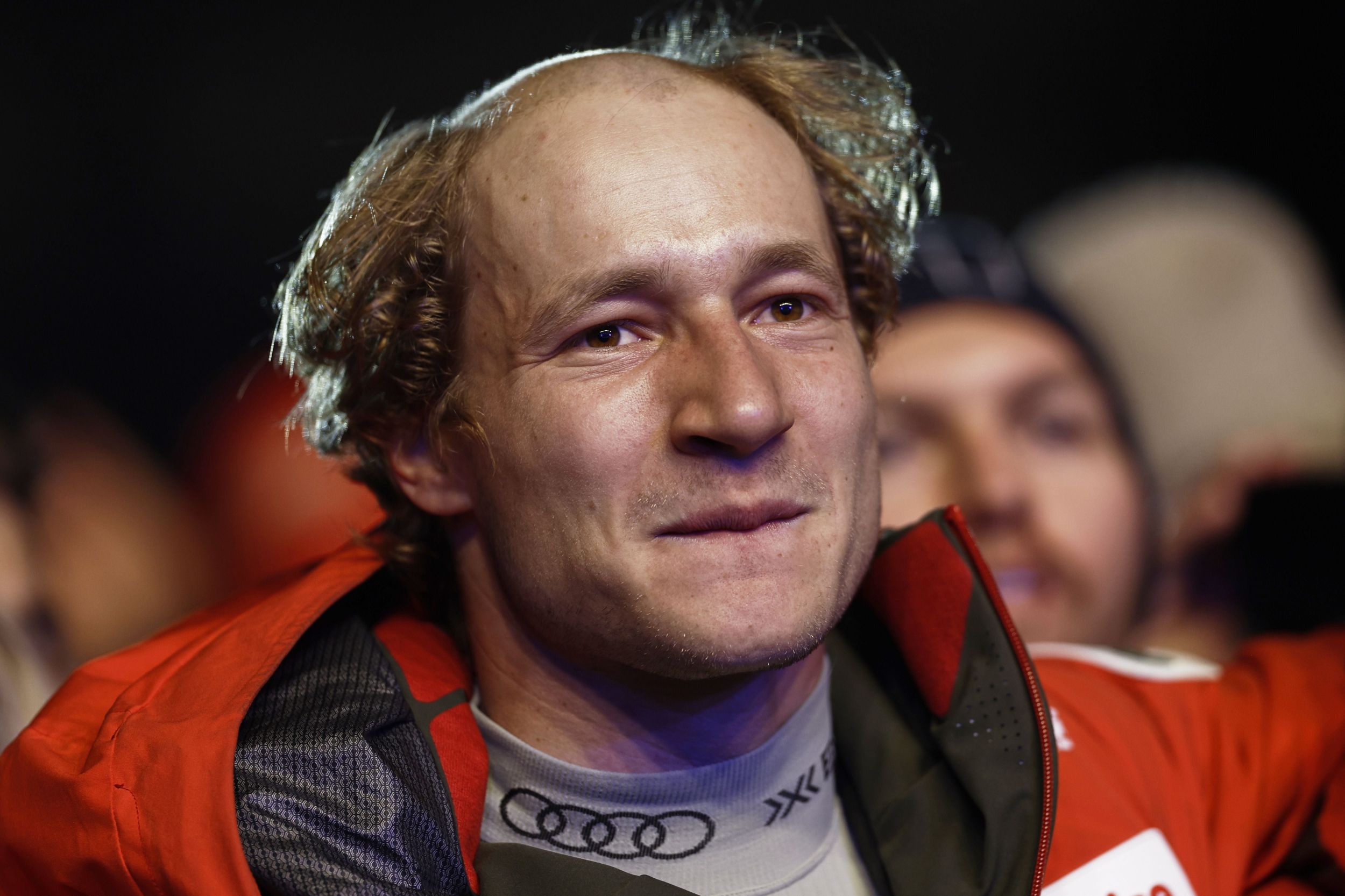 Odermatt mit Halbglatze – so feiert das Schweizer Ski-Team den WM-Titel in der Abfahrt ...