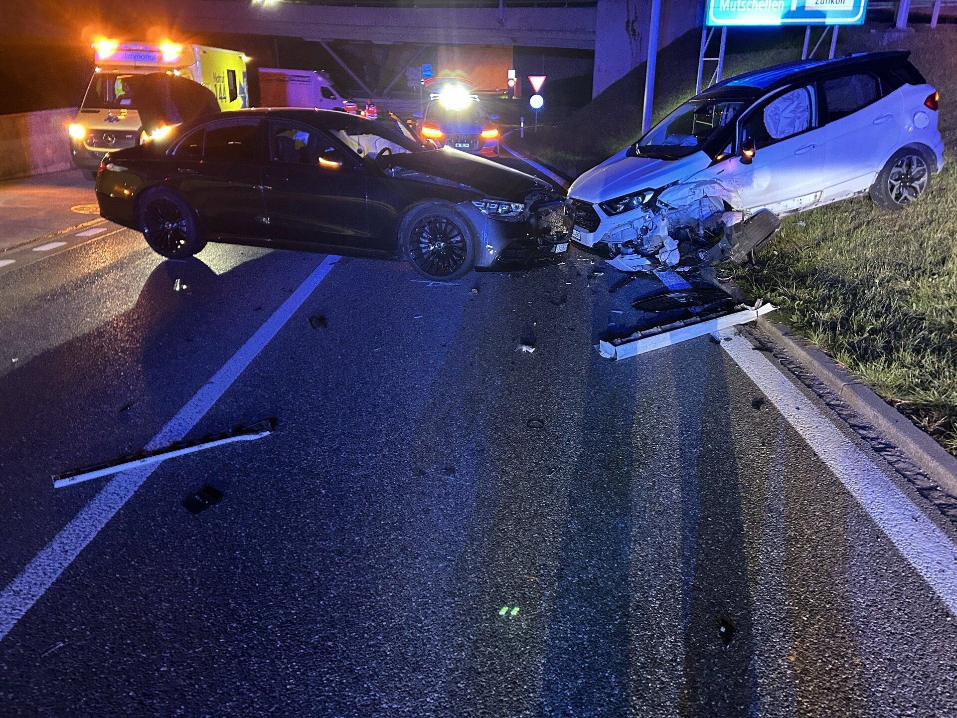 Autofahrer verursacht Unfall in Zufikon, alle müssen ins Spital und der ... Autofahrer verursacht Unfall in Zufikon, alle müssen ins Spital und der ...
